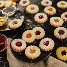 Rezept für klassische Linzer Plätzchen - Backmomente.de